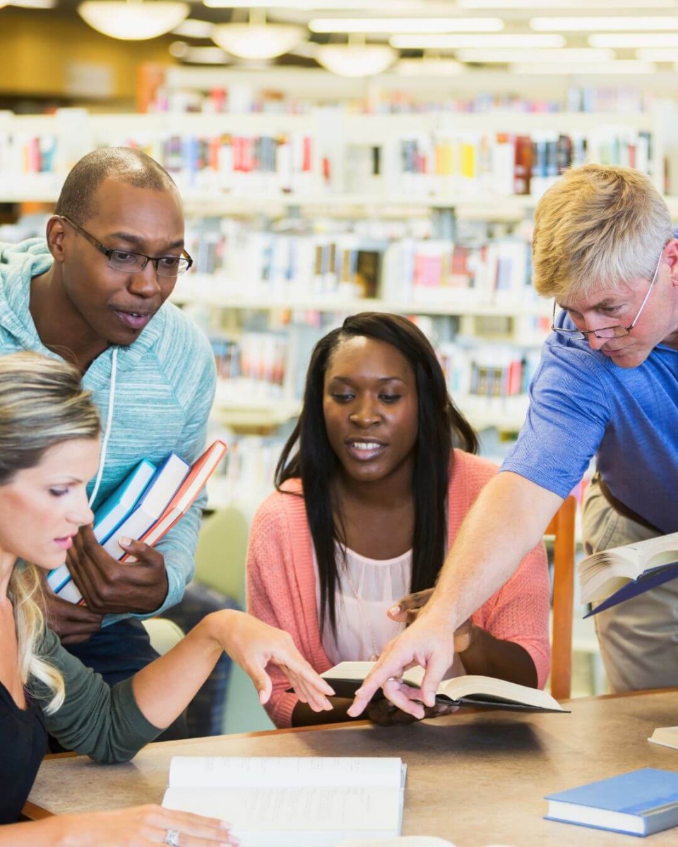 What Tour Guides Do: Roles, Types, Skills, Career | PRIVATE GUIDE WORLD