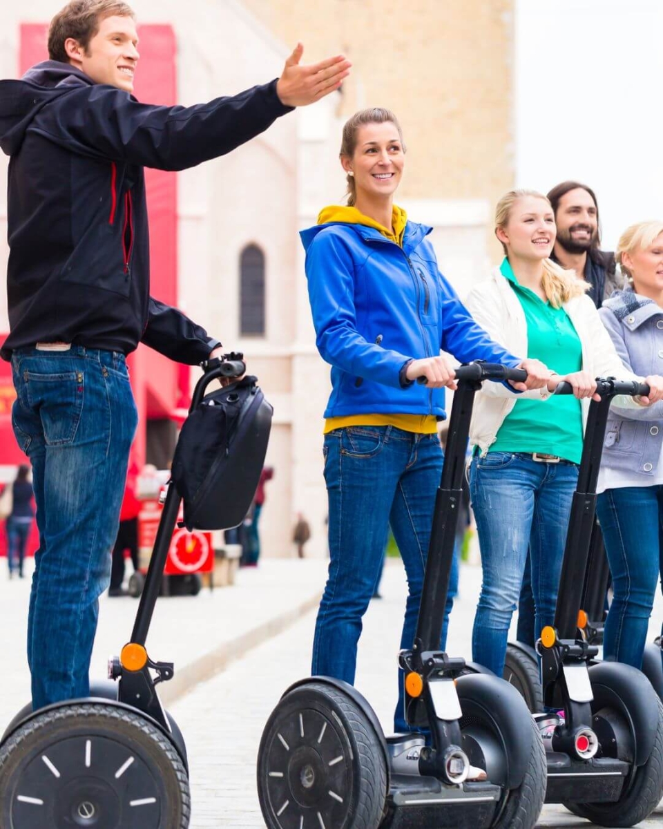What Tour Guides Do: Roles, Types, Skills, Career | PRIVATE GUIDE WORLD