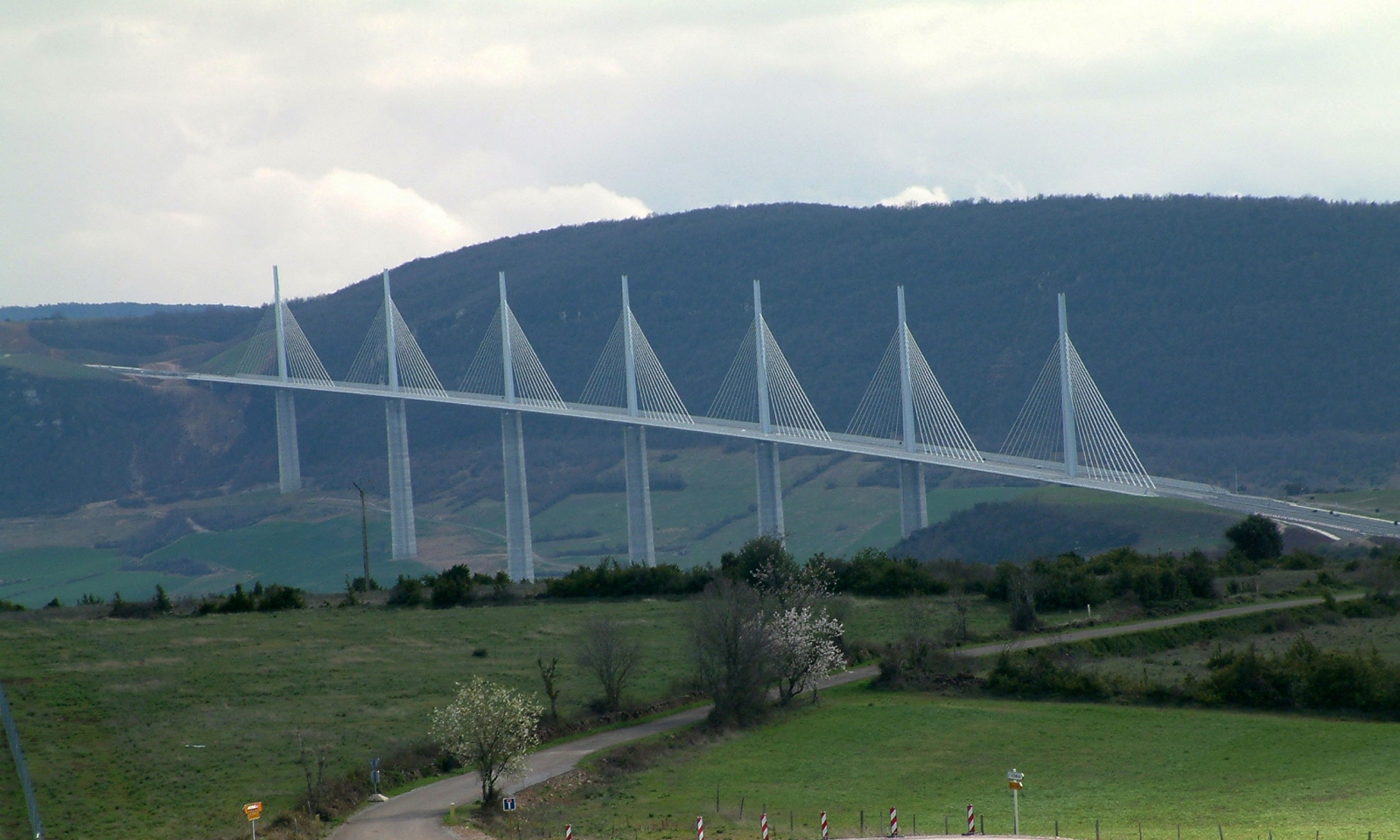 Viaducto de Millau: un desafío arquitectónico que te espera en Francia